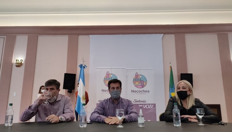 Se realizó la asunción de cargos de Andrea Perestiuk y de Adrián Furno ...